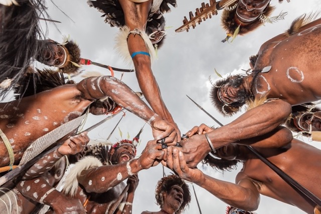 20 Suku Papua dan Keunikan Budayanya yang Amat Beragam - Wonderverse Indonesia